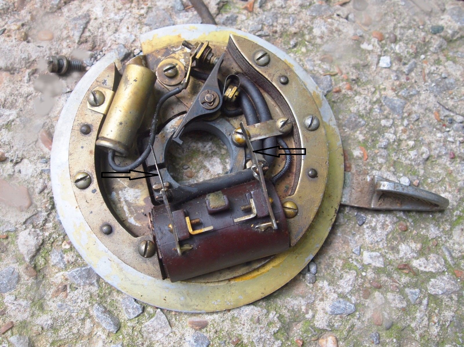 Topic: Johnson DT-38 Coil grounding tabs – Antique Outboard Motor Club,Inc